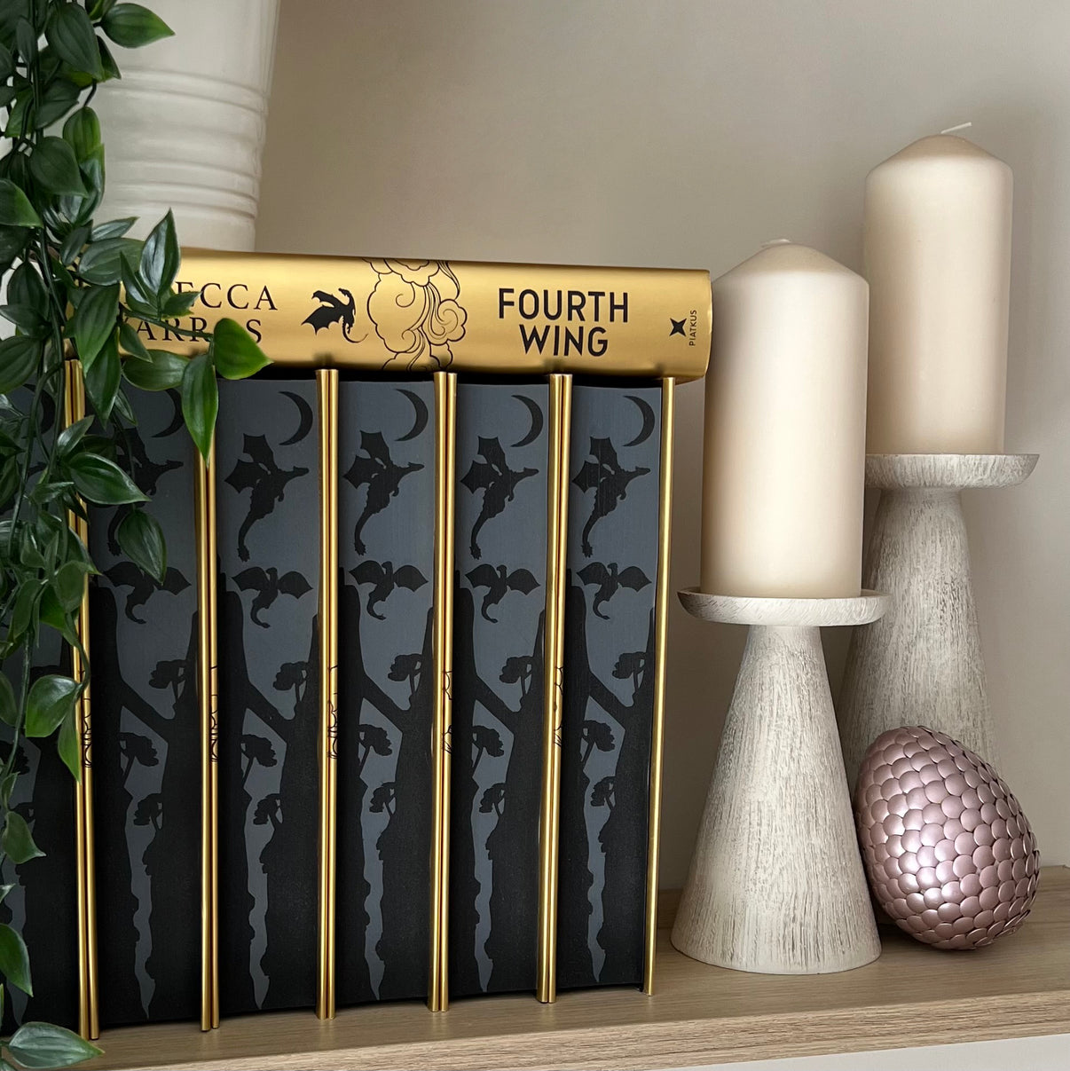 Fourth Wing Sprayed Edge Hardback (UK edition) – Perfectly Edged